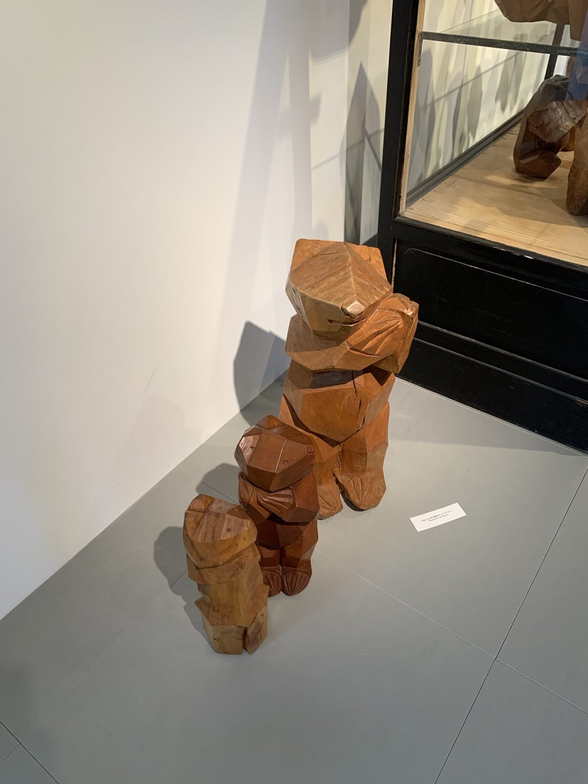 来年は八雲の熊彫100周年だっちゃ！ - 木彫り熊と本の店 kodamado